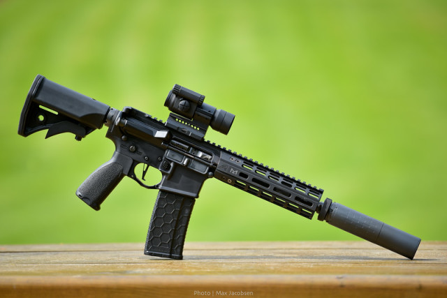 LWRCI Ultra Compact Stock -BK 舶来アーモリー